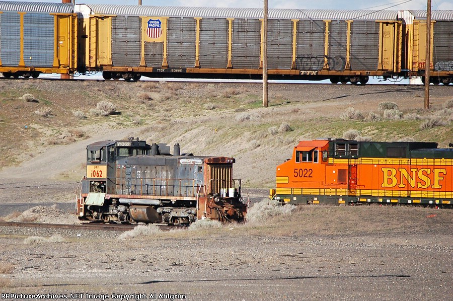 UPY 1062 and BNSF 5022
